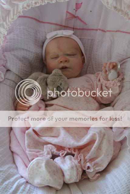 Lovely twins. - DollFan